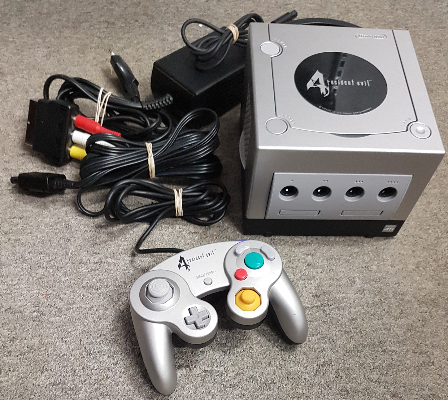 Gamecube Silver Resident Evil Version - Nostalgibutiken