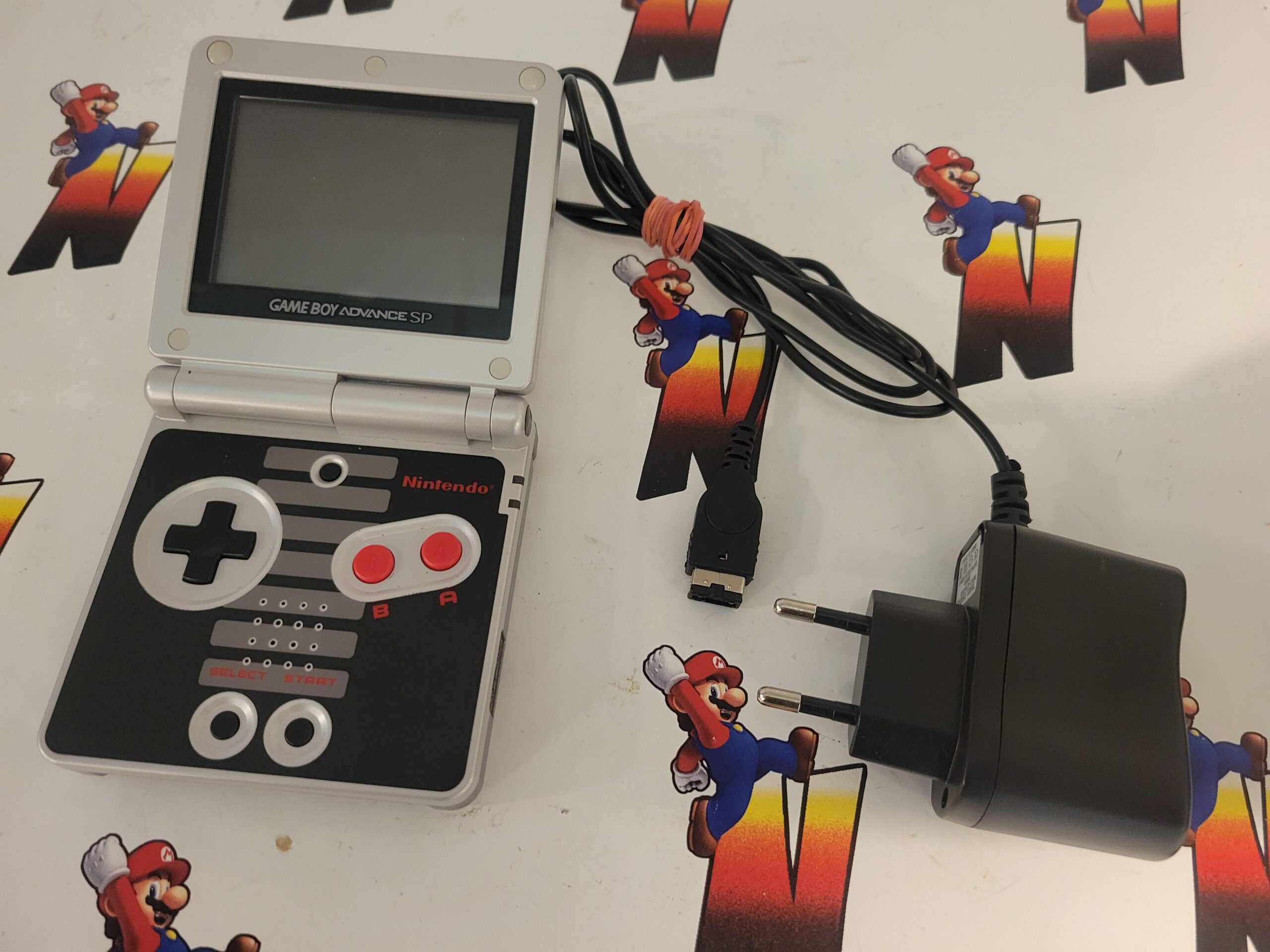 Gameboy Advance SP-001 (NES Edition) - Nostalgibutiken